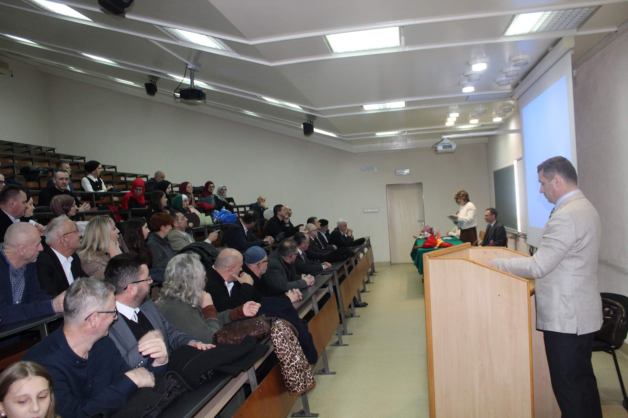 Doktorirao Admir Muratović, direktor Behram-begove medrese u Tuzli ...