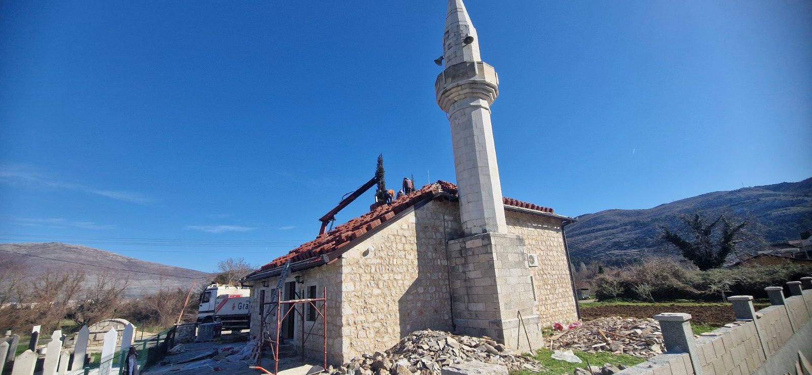 Trebinje: Postavljen novi alem na kupoli džamije u Pridvorcima ...